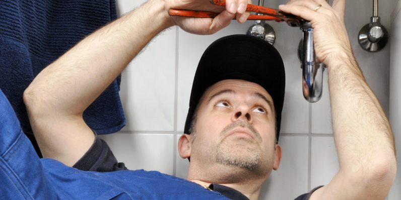 Abfluss verstopft? Tipps zur Rohrreinigung